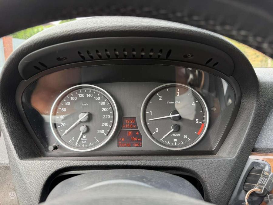 Grey BMW X5 2008 in Kaunas, with an engine capacity of 2.99 L and mileage of 339 thousand km for 5850 €, photo 18 on AUTOMOTO.COM.LV
