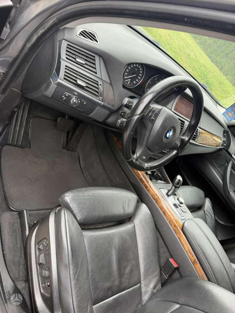 Grey BMW X5 2008 in Kaunas, with an engine capacity of 2.99 L and mileage of 339 thousand km for 5850 €, photo 21 on AUTOMOTO.COM.LV