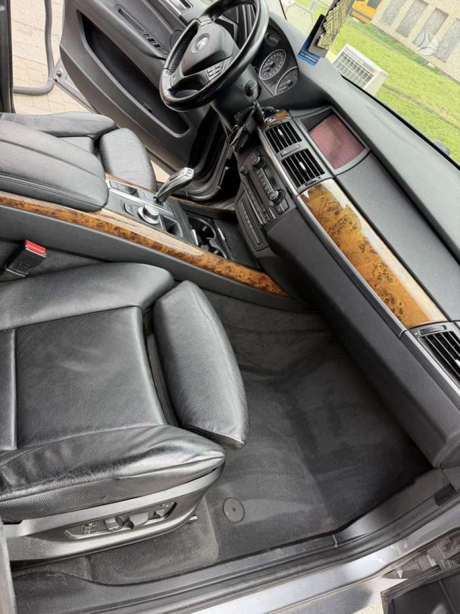 Grey BMW X5 2008 in Kaunas, with an engine capacity of 2.99 L and mileage of 339 thousand km for 5850 €, photo 22 on AUTOMOTO.COM.LV