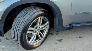 Grey BMW X5 2008 in Siauliai, with an engine capacity of 2.99 L and mileage of 339 thousand km for 6700 €, photo 6 on AUTOMOTO.COM.LV