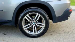 Grey BMW X5 2008 in Siauliai, with an engine capacity of 2.99 L and mileage of 339 thousand km for 6700 €, photo 20 on AUTOMOTO.COM.LV