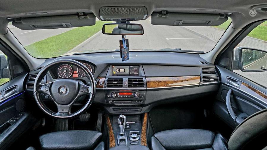 Grey BMW X5 2008 in Siauliai, with an engine capacity of 2.99 L and mileage of 339 thousand km for 6700 €, photo 24 on AUTOMOTO.COM.LV