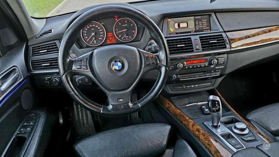 Grey BMW X5 2008 in Siauliai, with an engine capacity of 2.99 L and mileage of 339 thousand km for 6700 €, photo 25 on AUTOMOTO.COM.LV
