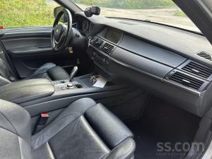 Серый БМВ Х5 2008 в Рига, объемом двигателя 3.00 л и пробегом 307 тыс. км за 7600 €, фото 7 на AUTOMOTO.COM.LV