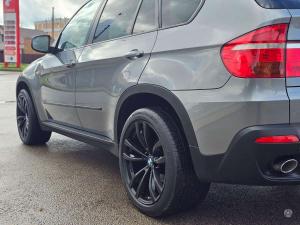 Pelēks BMW X5 2008 Šauļi, ar dzinēja tilpumu 3.00 L un nobraukumu 237 tūkst. km par 8950 €, foto 10 vietnē AUTOMOTO.COM.LV