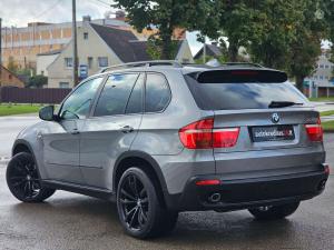 Pelēks BMW X5 2008 Šauļi, ar dzinēja tilpumu 3.00 L un nobraukumu 237 tūkst. km par 8950 €, foto 12 vietnē AUTOMOTO.COM.LV