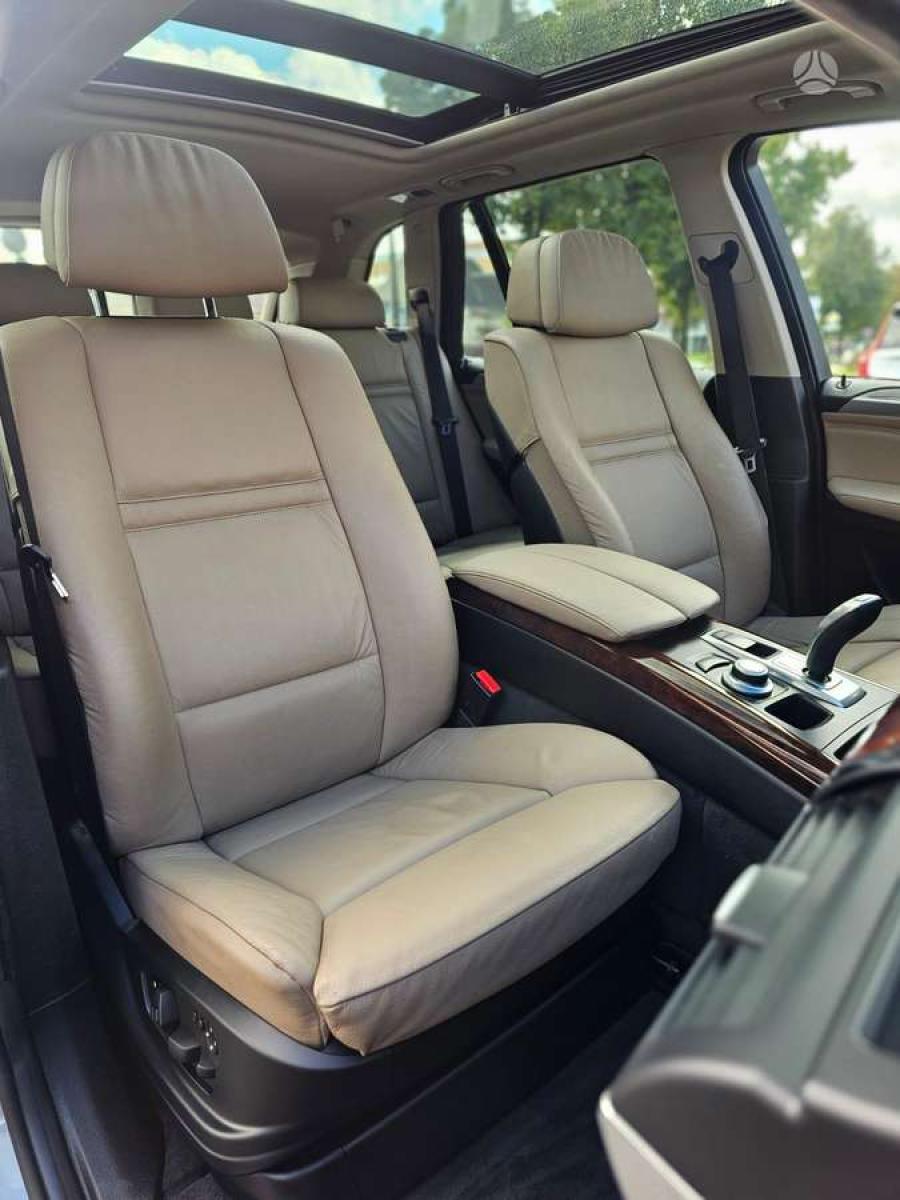 Pelēks BMW X5 2008 Šauļi, ar dzinēja tilpumu 3.00 L un nobraukumu 237 tūkst. km par 8950 €, foto 22 vietnē AUTOMOTO.COM.LV