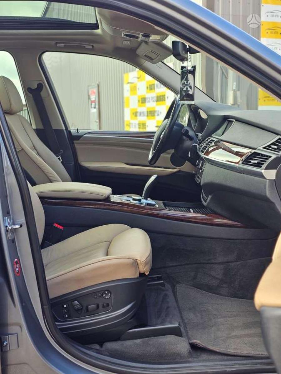 Pelēks BMW X5 2008 Šauļi, ar dzinēja tilpumu 3.00 L un nobraukumu 237 tūkst. km par 8950 €, foto 25 vietnē AUTOMOTO.COM.LV