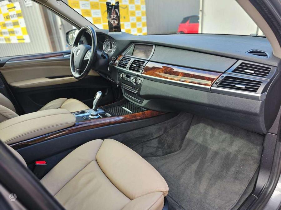 Pelēks BMW X5 2008 Šauļi, ar dzinēja tilpumu 3.00 L un nobraukumu 237 tūkst. km par 8950 €, foto 26 vietnē AUTOMOTO.COM.LV