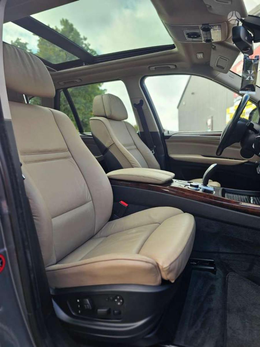 Pelēks BMW X5 2008 Šauļi, ar dzinēja tilpumu 3.00 L un nobraukumu 237 tūkst. km par 8950 €, foto 27 vietnē AUTOMOTO.COM.LV