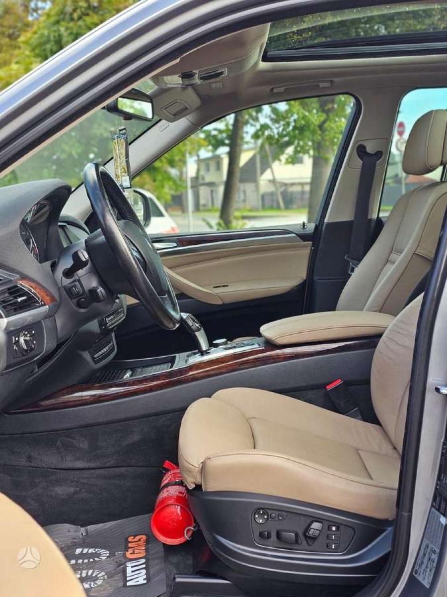 Pelēks BMW X5 2008 Šauļi, ar dzinēja tilpumu 3.00 L un nobraukumu 237 tūkst. km par 8950 €, foto 28 vietnē AUTOMOTO.COM.LV