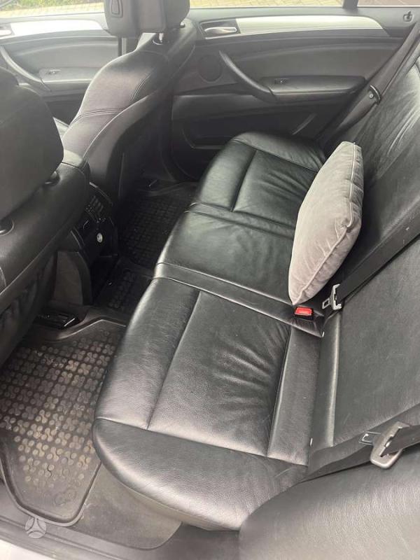 Grey BMW X5 2008 in Siauliai, with an engine capacity of 2.99 L and mileage of 380 thousand km for 7400 €, photo 11 on AUTOMOTO.COM.LV