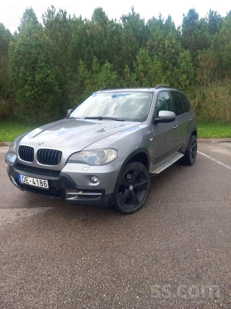 Grey BMW X5 2008 in Talsi, with an engine capacity of 3.00 L and mileage of 490 thousand km for 6300 €, photo 1 on AUTOMOTO.COM.LV