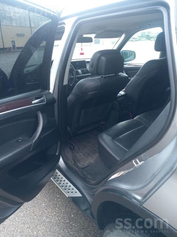 Pelēks BMW X5 2008 Talsi, ar dzinēja tilpumu 3.00 L un nobraukumu 490 tūkst. km par 6300 €, foto 9 vietnē AUTOMOTO.COM.LV