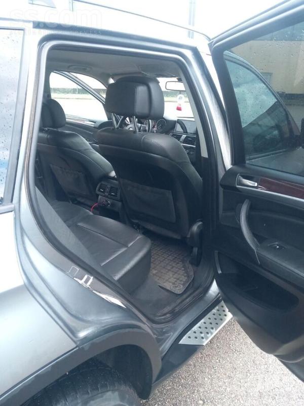Pelēks BMW X5 2008 Talsi, ar dzinēja tilpumu 3.00 L un nobraukumu 490 tūkst. km par 6300 €, foto 11 vietnē AUTOMOTO.COM.LV