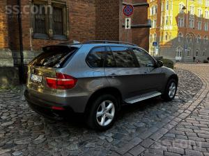 Серый БМВ Х5 2008 в Рига, объемом двигателя 3.00 л и пробегом 433 тыс. км за 7900 €, фото 4 на AUTOMOTO.COM.LV