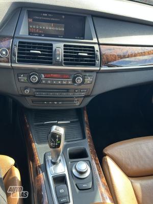 Pelēks BMW X5 2008 Panevēža, ar dzinēja tilpumu 3.00 L un nobraukumu 400 tūkst. km par 6500 €, foto 15 vietnē AUTOMOTO.COM.LV