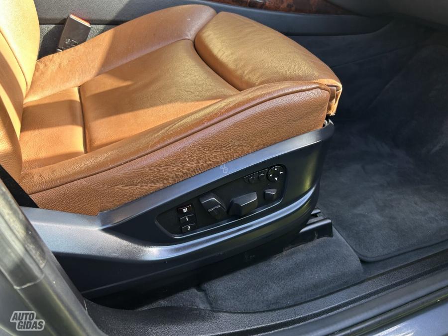 Pelēks BMW X5 2008 Panevēža, ar dzinēja tilpumu 3.00 L un nobraukumu 400 tūkst. km par 6500 €, foto 17 vietnē AUTOMOTO.COM.LV