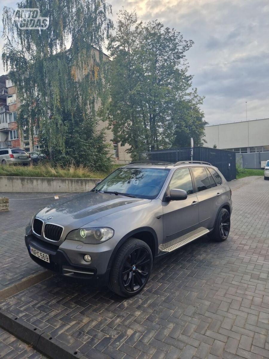 Grey BMW X5 2008 in Kaunas, with an engine capacity of 3.00 L and mileage of 440 thousand km for 7500 €, photo 1 on AUTOMOTO.COM.LV
