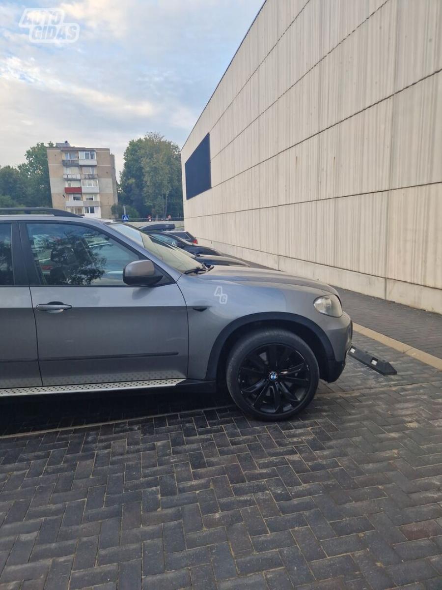 Grey BMW X5 2008 in Kaunas, with an engine capacity of 3.00 L and mileage of 440 thousand km for 7500 €, photo 5 on AUTOMOTO.COM.LV
