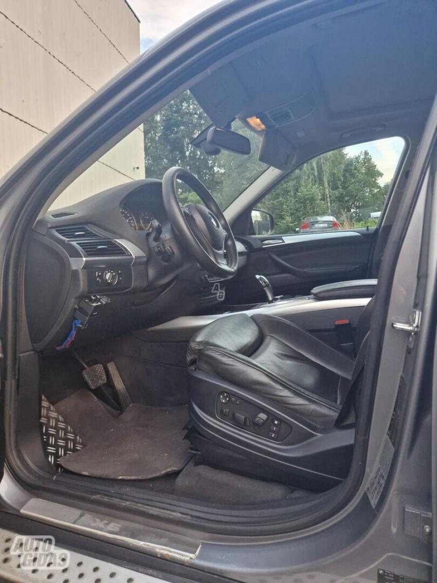 Grey BMW X5 2008 in Kaunas, with an engine capacity of 3.00 L and mileage of 440 thousand km for 7500 €, photo 11 on AUTOMOTO.COM.LV