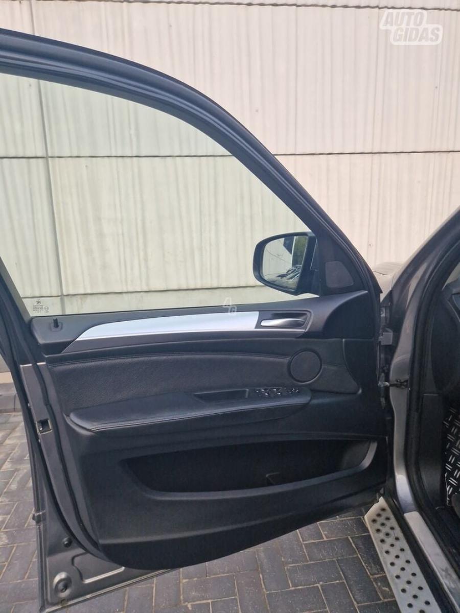 Grey BMW X5 2008 in Kaunas, with an engine capacity of 3.00 L and mileage of 440 thousand km for 7500 €, photo 12 on AUTOMOTO.COM.LV
