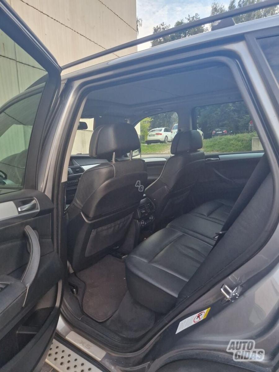 Grey BMW X5 2008 in Kaunas, with an engine capacity of 3.00 L and mileage of 440 thousand km for 7500 €, photo 13 on AUTOMOTO.COM.LV