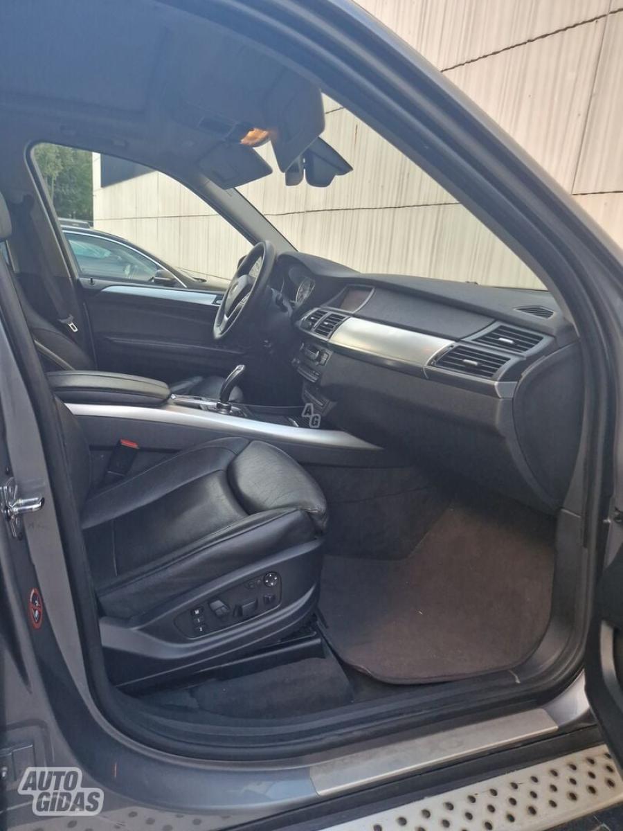 Grey BMW X5 2008 in Kaunas, with an engine capacity of 3.00 L and mileage of 440 thousand km for 7500 €, photo 17 on AUTOMOTO.COM.LV