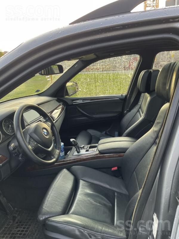 Grey BMW X5 2008 in Riga, with an engine capacity of 3.00 L and mileage of 358 thousand km for 6200 €, photo 4 on AUTOMOTO.COM.LV