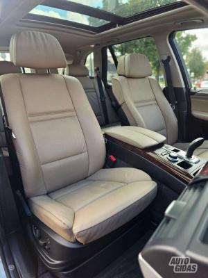 Pelēks BMW X5 2008 Šauļi, ar dzinēja tilpumu 3.00 L un nobraukumu 237 tūkst. km par 8950 €, foto 22 vietnē AUTOMOTO.COM.LV