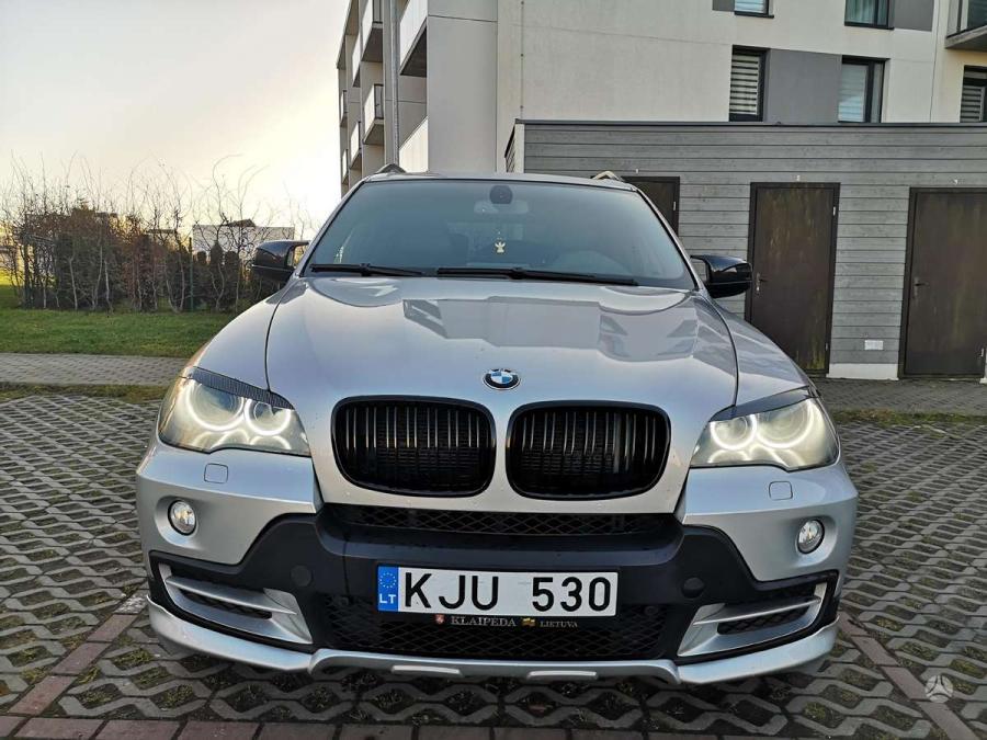 Grey BMW X5 2009 in Klaipeda, with an engine capacity of 3.00 L and mileage of 210 thousand km for 7950 €, photo 2 on AUTOMOTO.COM.LV