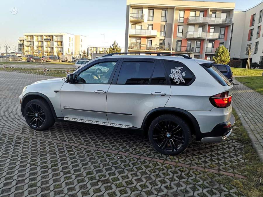 Grey BMW X5 2009 in Klaipeda, with an engine capacity of 3.00 L and mileage of 210 thousand km for 7950 €, photo 4 on AUTOMOTO.COM.LV
