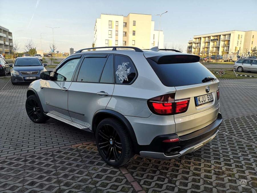 Grey BMW X5 2009 in Klaipeda, with an engine capacity of 3.00 L and mileage of 210 thousand km for 7950 €, photo 15 on AUTOMOTO.COM.LV
