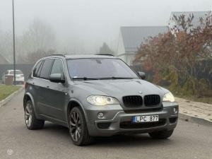 Grey BMW X5 2009 in Vilnius, with an engine capacity of 2.99 L and mileage of 500 thousand km for 3900 €, photo  on AUTOMOTO.COM.LV
