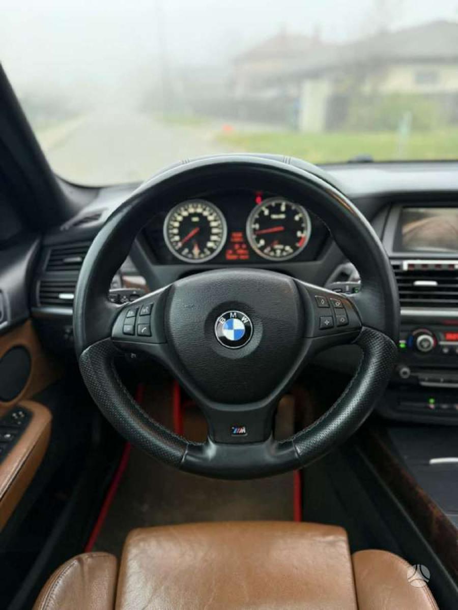 Pelēks BMW X5 2009 Viļņa, ar dzinēja tilpumu 2.99 L un nobraukumu 500 tūkst. km par 3900 €, foto 2 vietnē AUTOMOTO.COM.LV