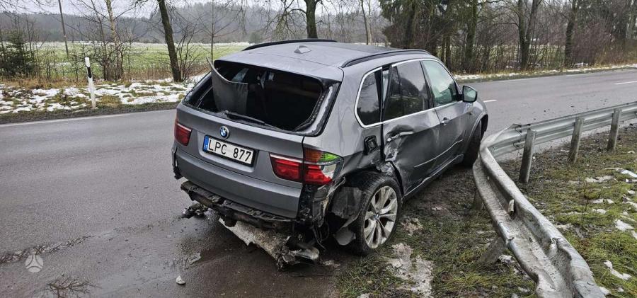 Pelēks BMW X5 2009 Viļņa, ar dzinēja tilpumu 2.99 L un nobraukumu 500 tūkst. km par 3900 €, foto 9 vietnē AUTOMOTO.COM.LV