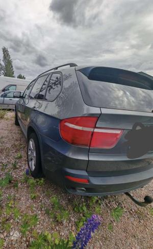 Grey BMW X5 2009 in Taurage, with an engine capacity of 2.99 L and mileage of 300 thousand km for 6300 €, photo 3 on AUTOMOTO.COM.LV