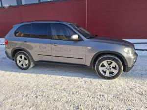 Grey BMW X5 2009 in Kaunas, with an engine capacity of 2.99 L and mileage of 314 thousand km for 9000 €, photo 4 on AUTOMOTO.COM.LV