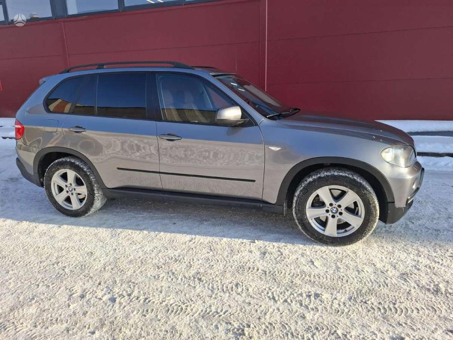 Grey BMW X5 2009 in Kaunas, with an engine capacity of 2.99 L and mileage of 314 thousand km for 9000 €, photo 4 on AUTOMOTO.COM.LV