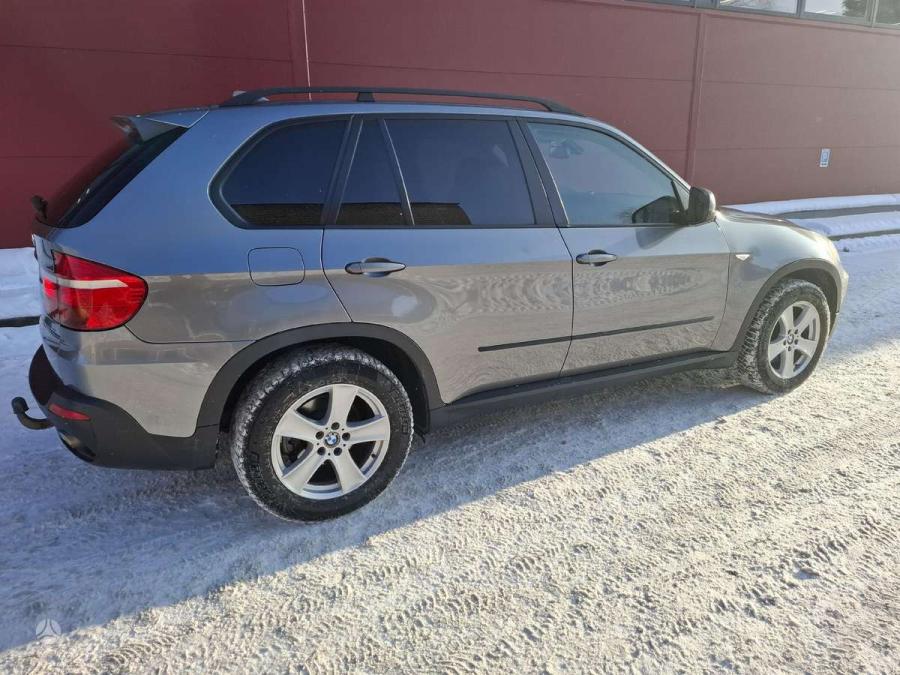 Grey BMW X5 2009 in Kaunas, with an engine capacity of 2.99 L and mileage of 314 thousand km for 9000 €, photo 6 on AUTOMOTO.COM.LV