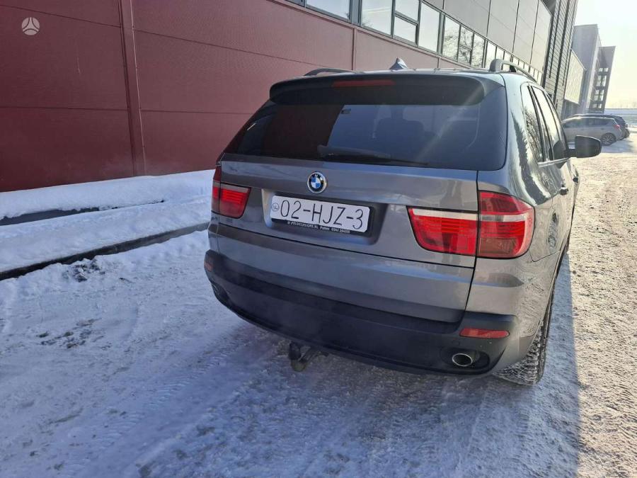 Grey BMW X5 2009 in Kaunas, with an engine capacity of 2.99 L and mileage of 314 thousand km for 9000 €, photo 9 on AUTOMOTO.COM.LV