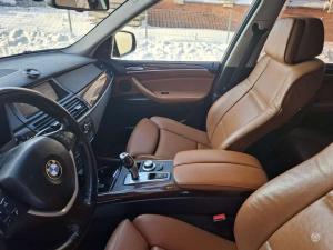 Grey BMW X5 2009 in Kaunas, with an engine capacity of 2.99 L and mileage of 314 thousand km for 9000 €, photo 22 on AUTOMOTO.COM.LV