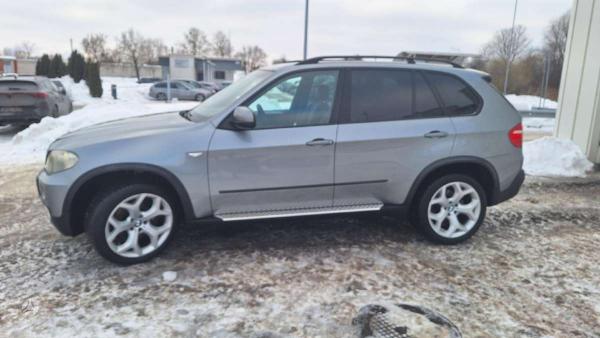 Pelēks BMW X5 2009 Kauņa, ar dzinēja tilpumu 2.99 L un nobraukumu 181 tūkst. km par 9450 €, foto 1 vietnē AUTOMOTO.COM.LV