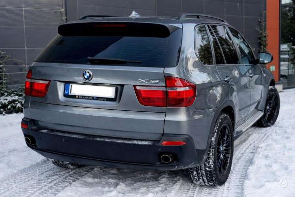 Grey BMW X5 2009 in Klaipeda, with an engine capacity of 2.99 L and mileage of 322 thousand km for 7700 €, photo 4 on AUTOMOTO.COM.LV