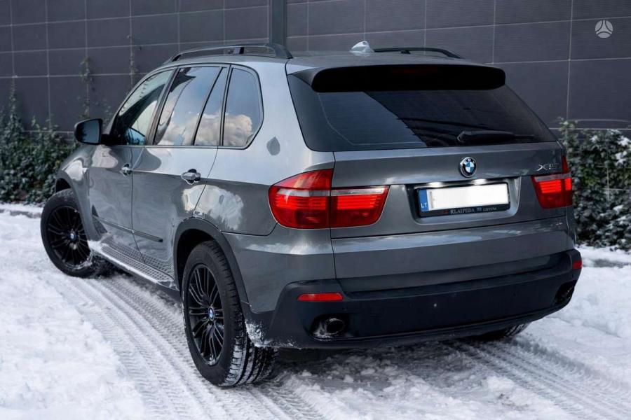 Grey BMW X5 2009 in Klaipeda, with an engine capacity of 2.99 L and mileage of 322 thousand km for 7700 €, photo 3 on AUTOMOTO.COM.LV
