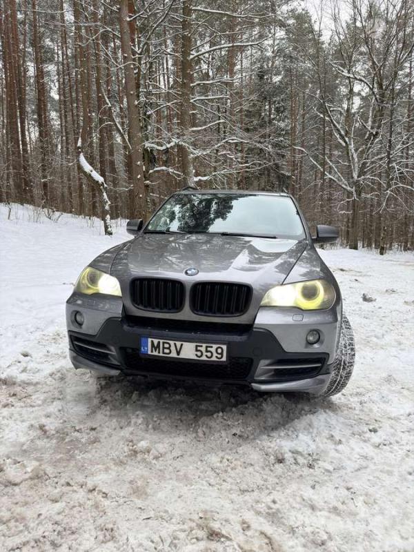 Grey BMW X5 2009 in Kaunas, with an engine capacity of 3.00 L and mileage of 375 thousand km for 9500 €, photo 2 on AUTOMOTO.COM.LV
