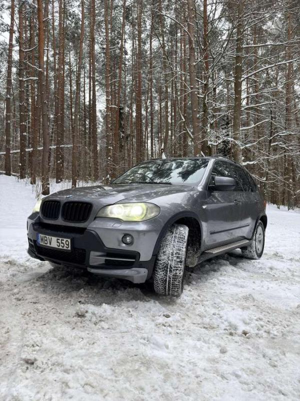 Grey BMW X5 2009 in Kaunas, with an engine capacity of 3.00 L and mileage of 375 thousand km for 9500 €, photo 3 on AUTOMOTO.COM.LV