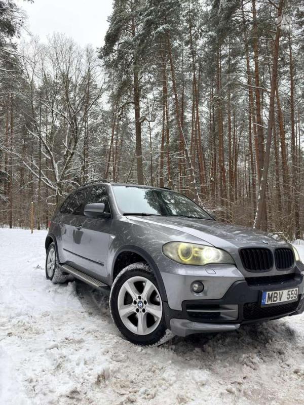 Grey BMW X5 2009 in Kaunas, with an engine capacity of 3.00 L and mileage of 375 thousand km for 9500 €, photo 4 on AUTOMOTO.COM.LV