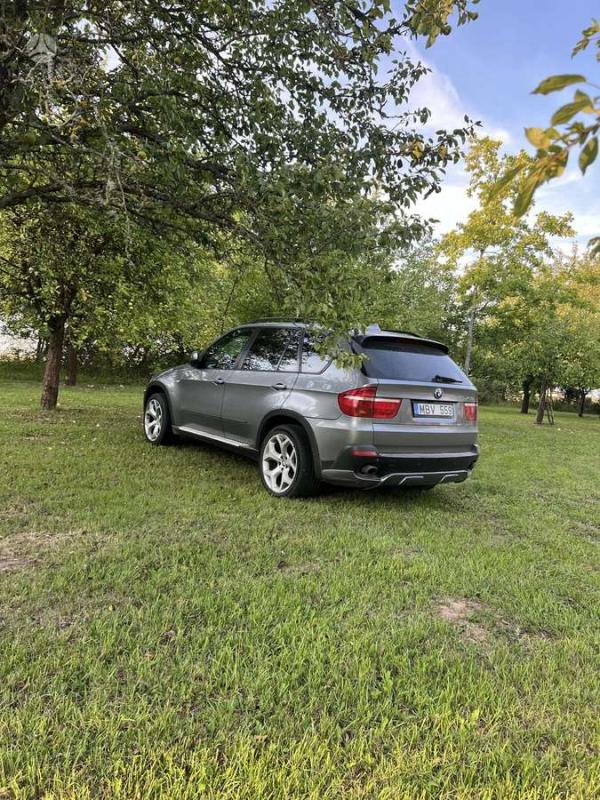Grey BMW X5 2009 in Kaunas, with an engine capacity of 3.00 L and mileage of 375 thousand km for 9500 €, photo 6 on AUTOMOTO.COM.LV