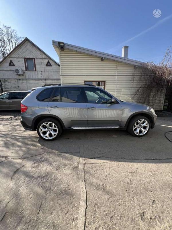 Grey BMW X5 2009 in Kaunas, with an engine capacity of 3.00 L and mileage of 375 thousand km for 9500 €, photo 7 on AUTOMOTO.COM.LV